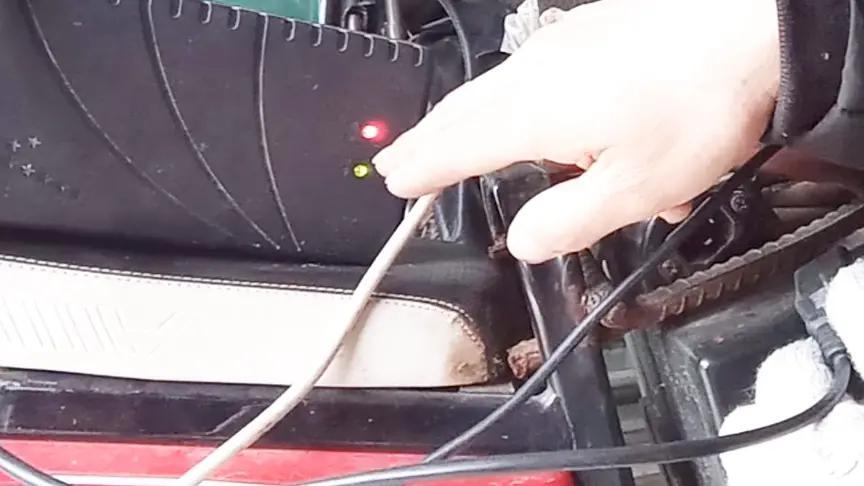 不跳灯,手把手教您如何判断是电瓶还是充电器的毛病