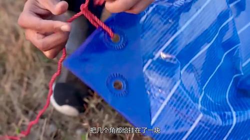 雨伞能保护可乐从楼顶安全落地吗?老外亲测,结果却目瞪口呆!