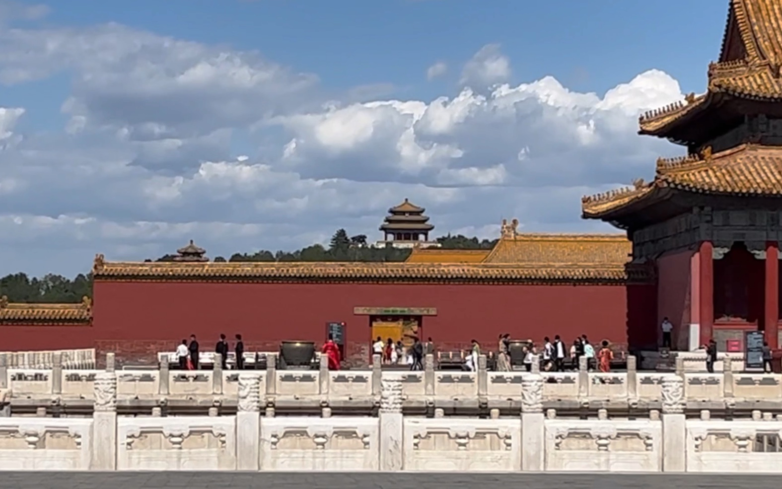 ...出了22分钟故宫一镜到底 有没有人挑战一下画出整个路线图哈哈哈哈