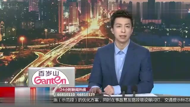 车辆高速路撞护栏起火后方五辆车先后被追尾
