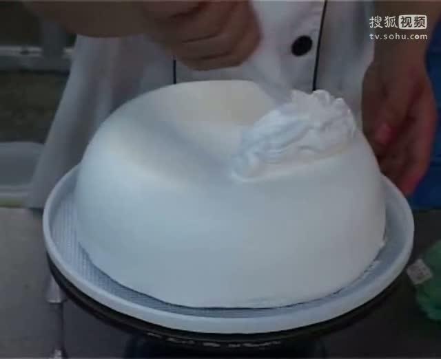 怎么用微波炉烤蛋糕_蛋糕上的鲜奶怎么做_怎么做奶油蛋糕