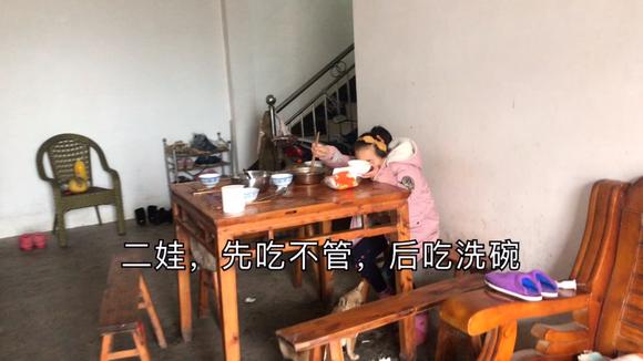 现在的小孩子越来越不好教育了,叫她洗碗都不干,该怎么教育呢