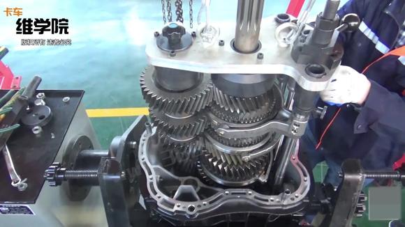 16档zf变速箱拆装视频之主轴拆解视频