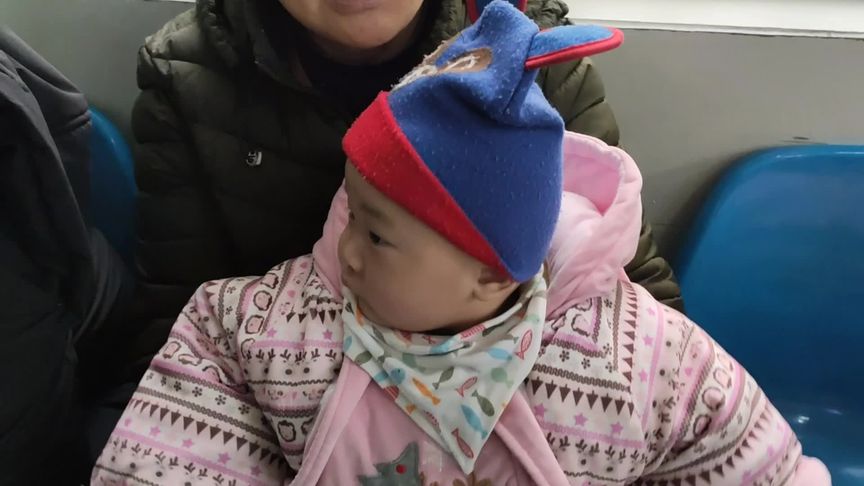 本想记录宝宝打针的过程,可惜护士不给录像,最后花了698元回家