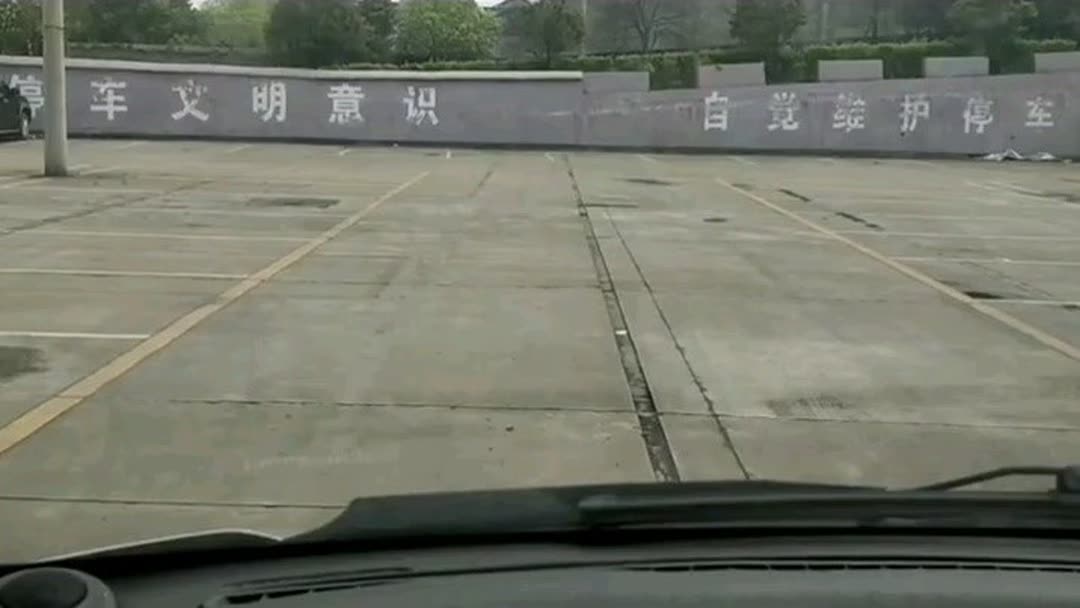 侧方位停车,如何判断左右车轮位置,学会这2点从此不怕掉沟里!