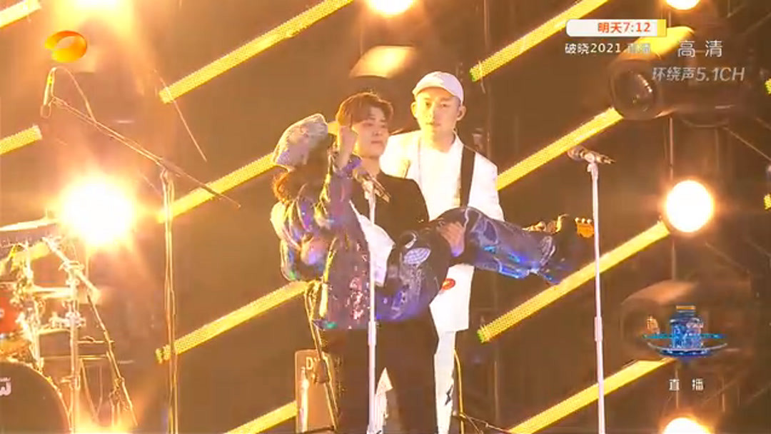 2021湖南卫视跨年演唱会之华晨宇三曲连唱 王力宏王一博燃炸合作