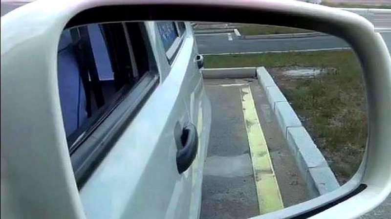 现实中倒车入库操作讲解,驾校教练一般都不教的实用操作技巧!