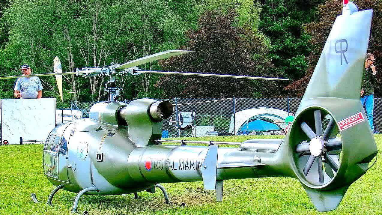 老外都很热衷玩,这种遥控RC模型直升飞机,还确实挺过瘾