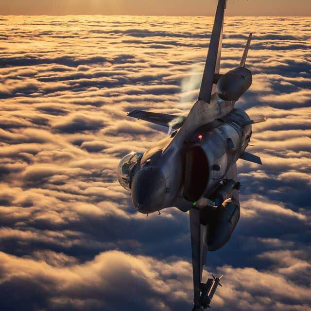 搞飞机的曹大娃 