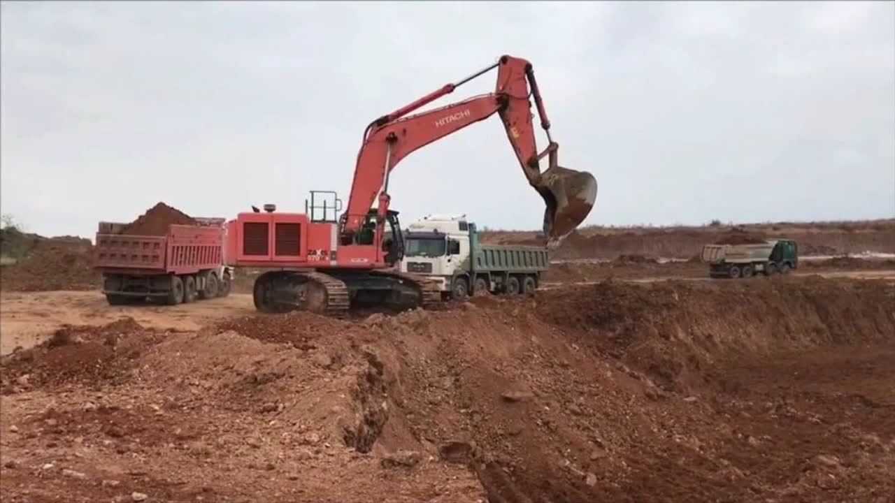 有谁知道这样的大型挖掘机一天的油耗是多少?