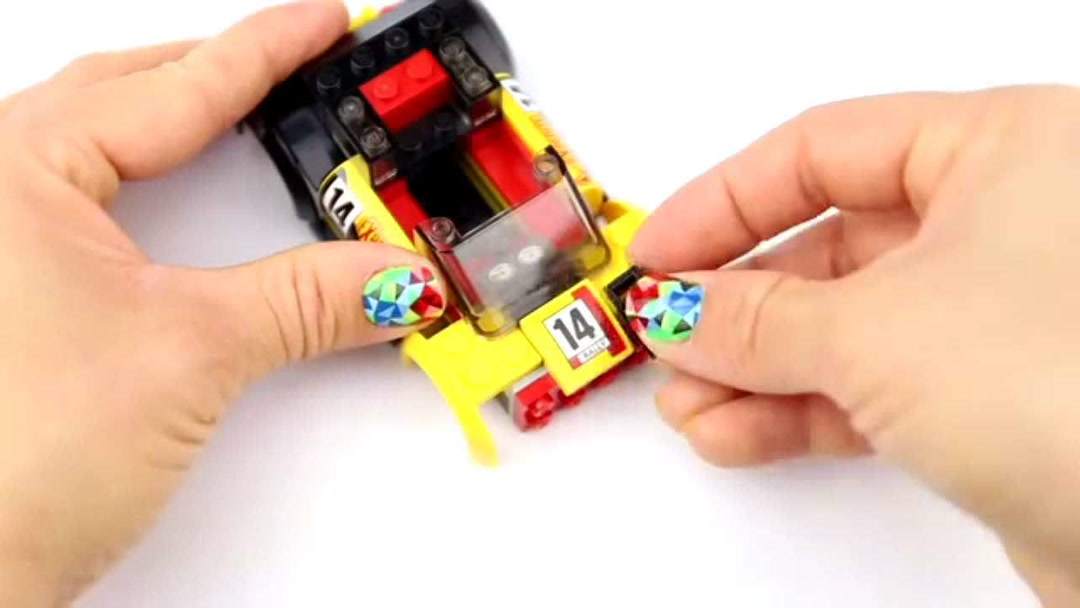 乐高玩具n车头八个车头灯是最大特色