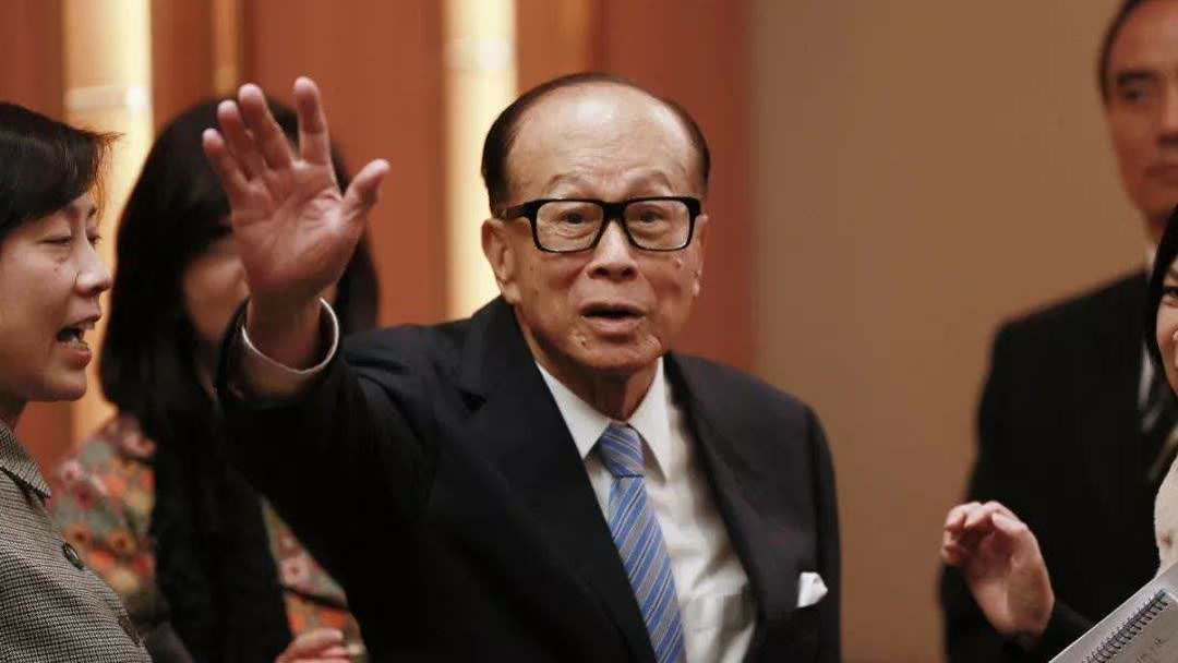 李嘉诚再出手!430亿买下英国最大酒吧,背后目的到底为何?