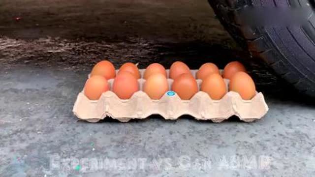 趣味实验:牛人驾驶小汽车压彩色橡皮泥,看着真有趣