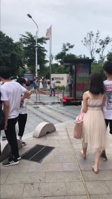 ...了!碰到了五年没见的战友,愿你在平凡的岗位 体现不平凡的价值,加油