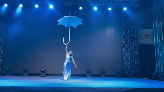 #危险动作请勿模仿 #台上一分钟台下十年功 #演出现场视频