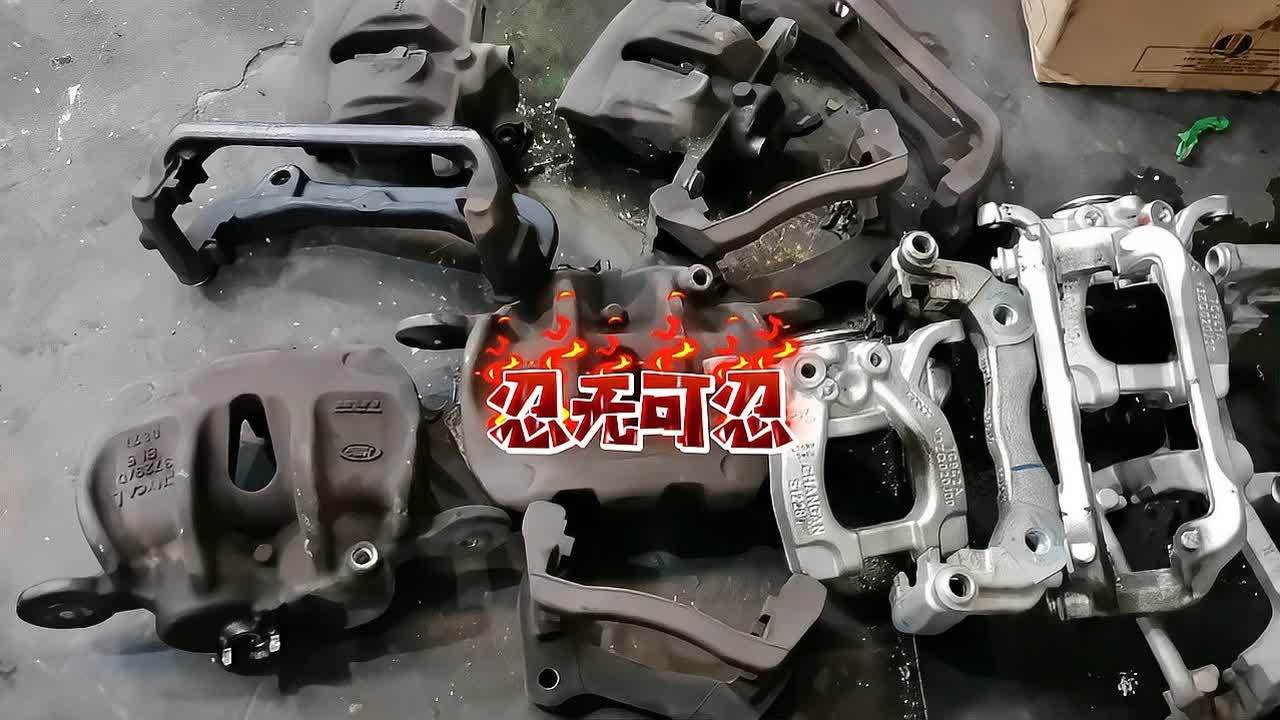 爱车的你面对这样油腻腻的卡钳居然能忍?你确定不给卡钳改个色