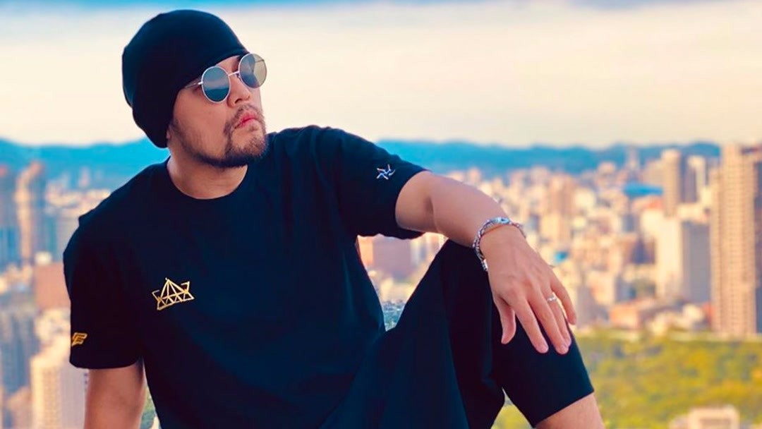 周杰伦终于有新歌了!被吐槽不营业后,公开回应粉丝:新MV已拍