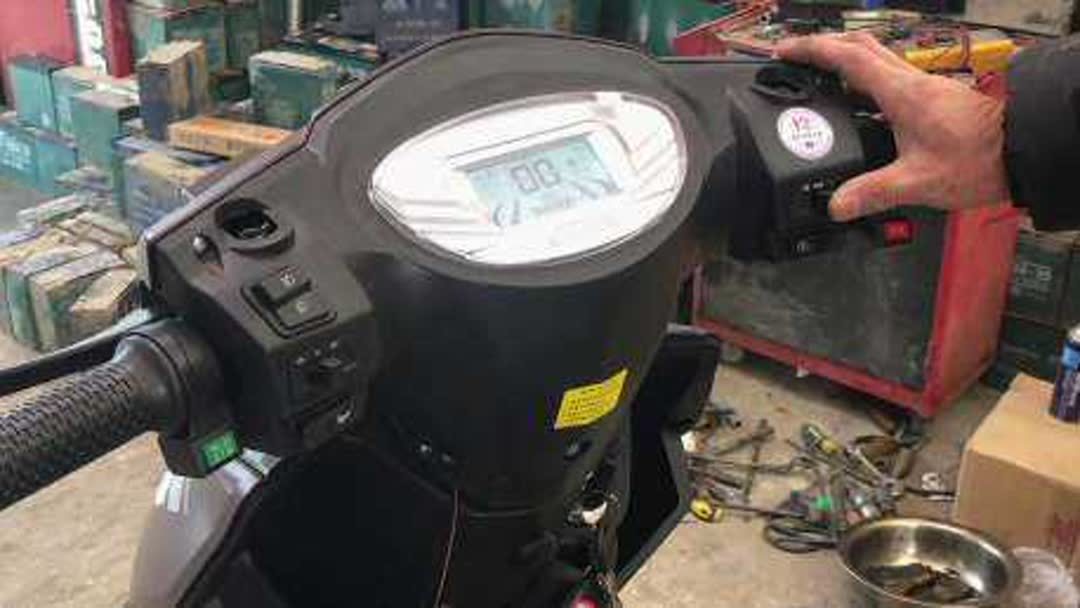 电动车大灯不亮是哪里问题?师傅教你检查故障,很快速的检查方法