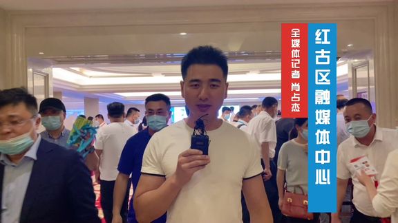 走进第二十七届兰洽会红古区招商引资推介会暨项目签约仪式现场。