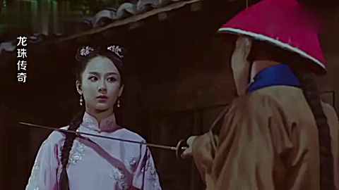 龙珠传奇:兵痞想欺负易欢,皇上大怒一刀刺死,朕的女人也敢碰!