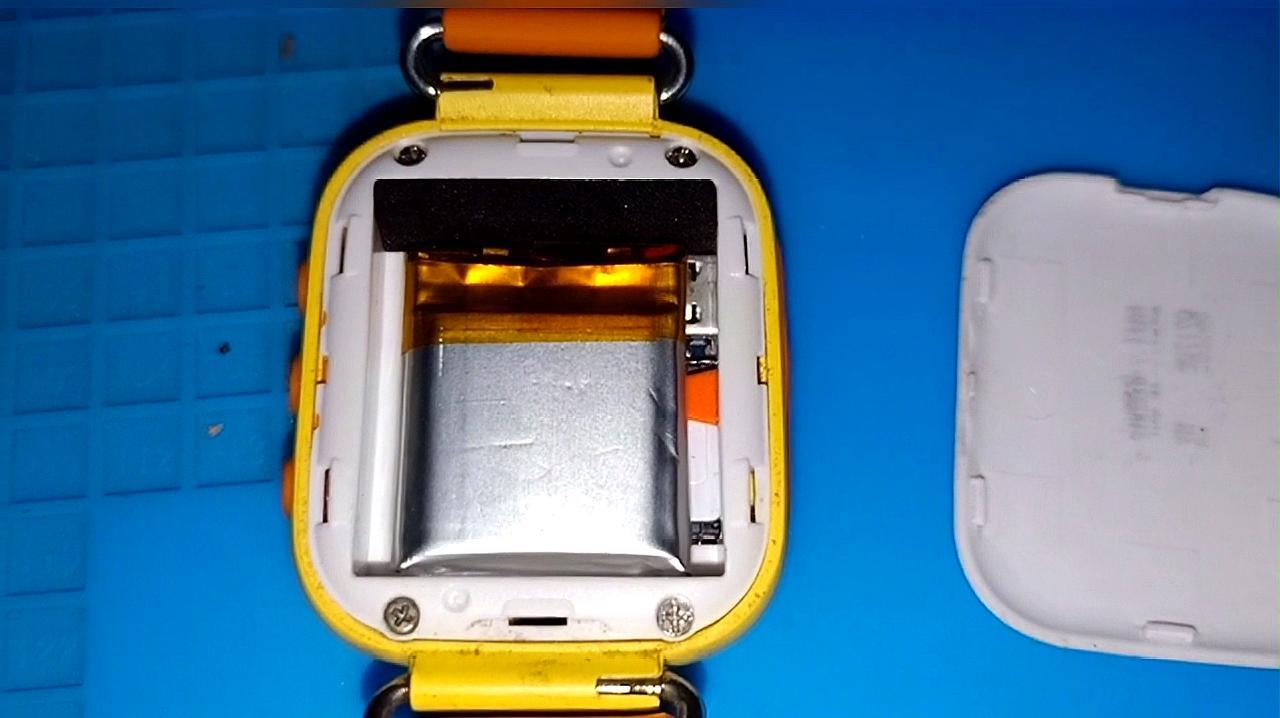 儿童电话手表:一个防水一个普通的,为何要拆的七零八落互换电池