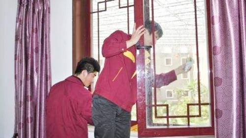 不管玻璃有多脏,用这个方法,立马整洁透亮,一年擦一次就够了