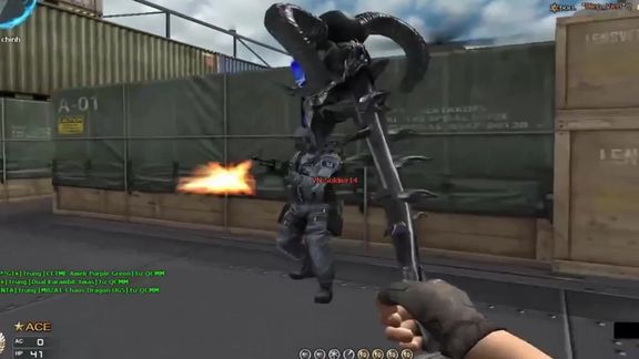 穿越火线:CF外服大神,修改的近身武器,看着就有威力