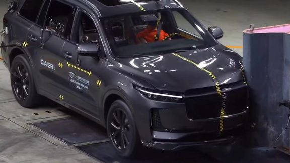 理想one比亚迪宋plus大众途昂25%碰撞测试对比#碰撞测试