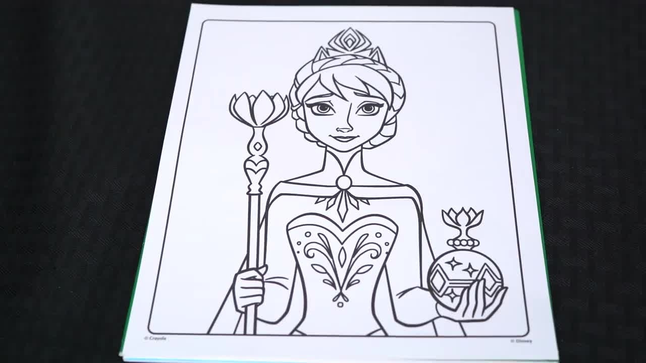 端庄美丽的冰雪女王艾莎公主卡通漫画涂色