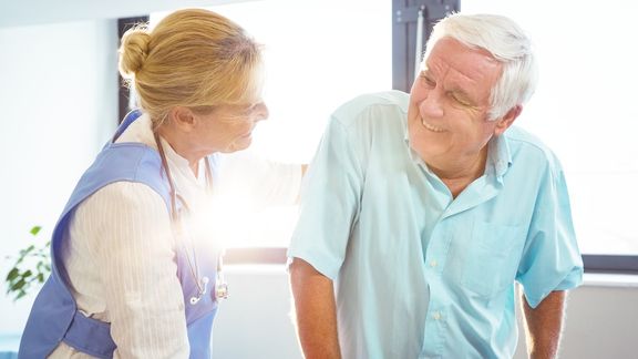 上了年纪坚持做好3件事,延缓大脑衰老,跨过老年痴呆这道坎