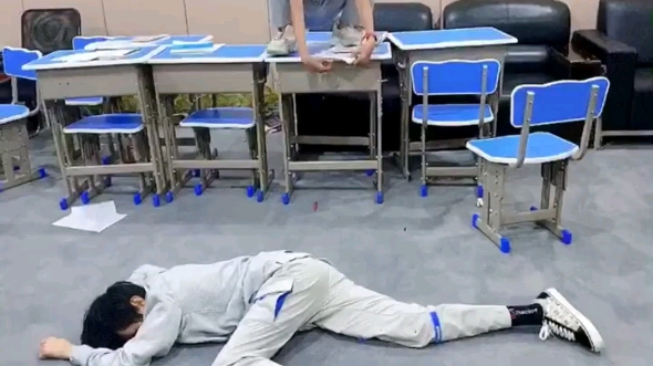 【左航-微博视频】课间娱乐时光,大家笑笑就好(感谢朋友们的倾情演绎)