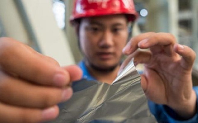 中国造出最薄不锈,厚度0.02毫米,用手都能撕开,不再受制于人