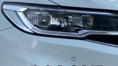 大众车如何把手动大灯更换成自动大灯,姑娘现场演示过程,学到就是赚到