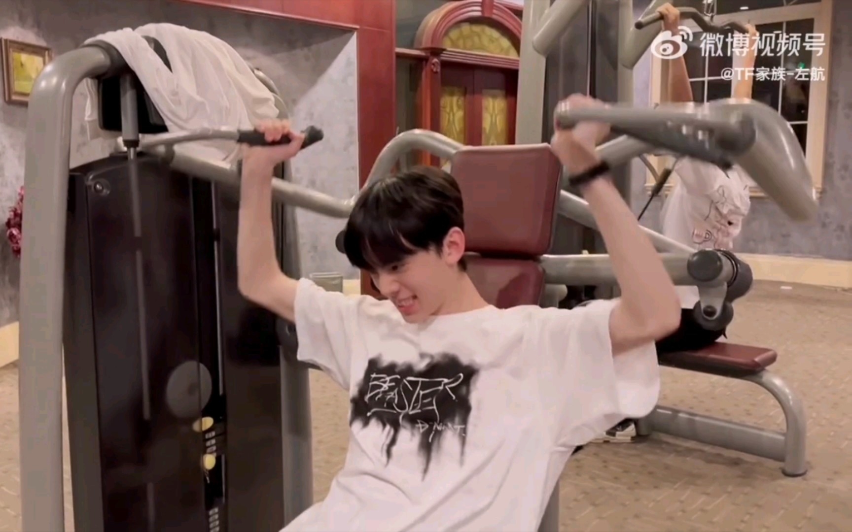 22.09.16左航微博存档“下课了遭不住了最后锻炼一下”