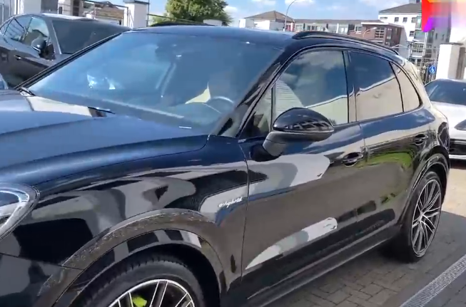 2020款保时捷卡宴E-Hybrid，全方位了解外观内饰，才知道啥叫霸气