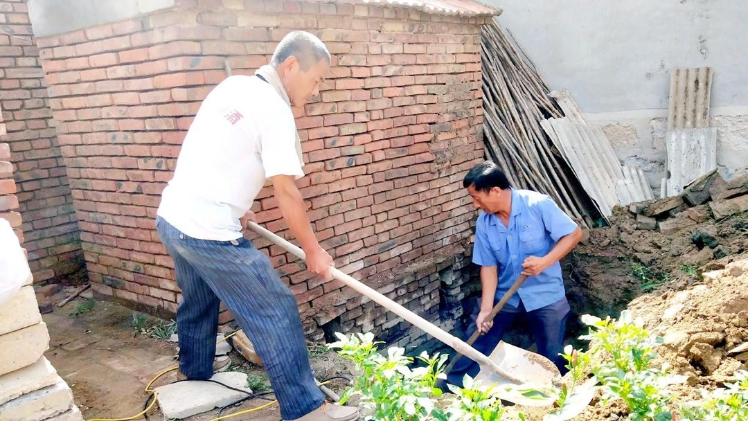 农村厕所改造,农民不用花一分钱,具体是怎么弄的?听听大爷咋说