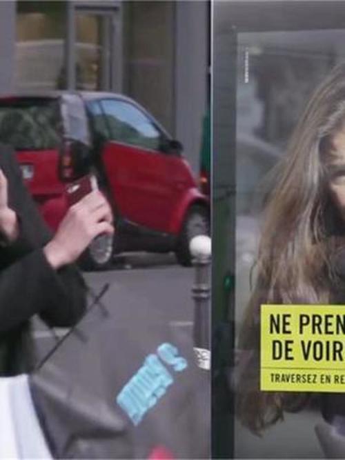 全球极其奇葩的红绿灯,能模仿车祸的瞬间,遗像干脆给你放在路边