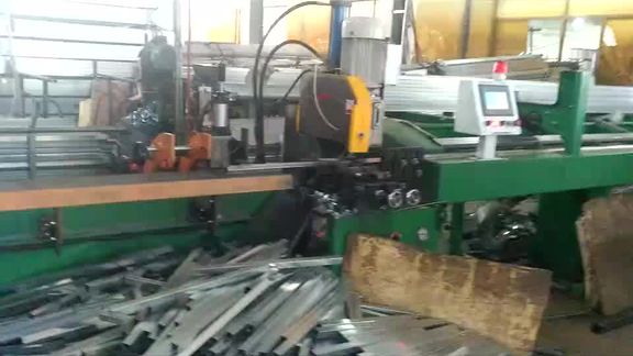 这种自动上料的切管机也不错哟!