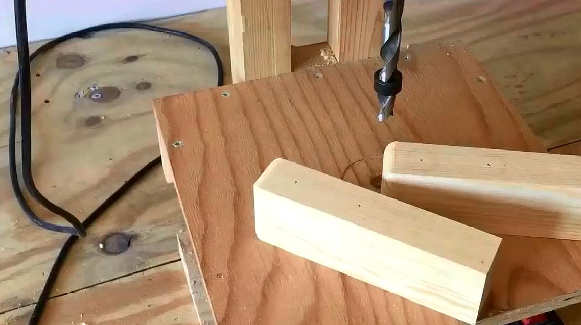 角磨机不好切割,经过牛人这样改,又多了一个实用功能!