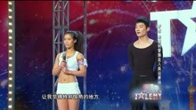 帅哥美女表演双人钢管舞,舞蹈动作太惊险,尽显力量美感