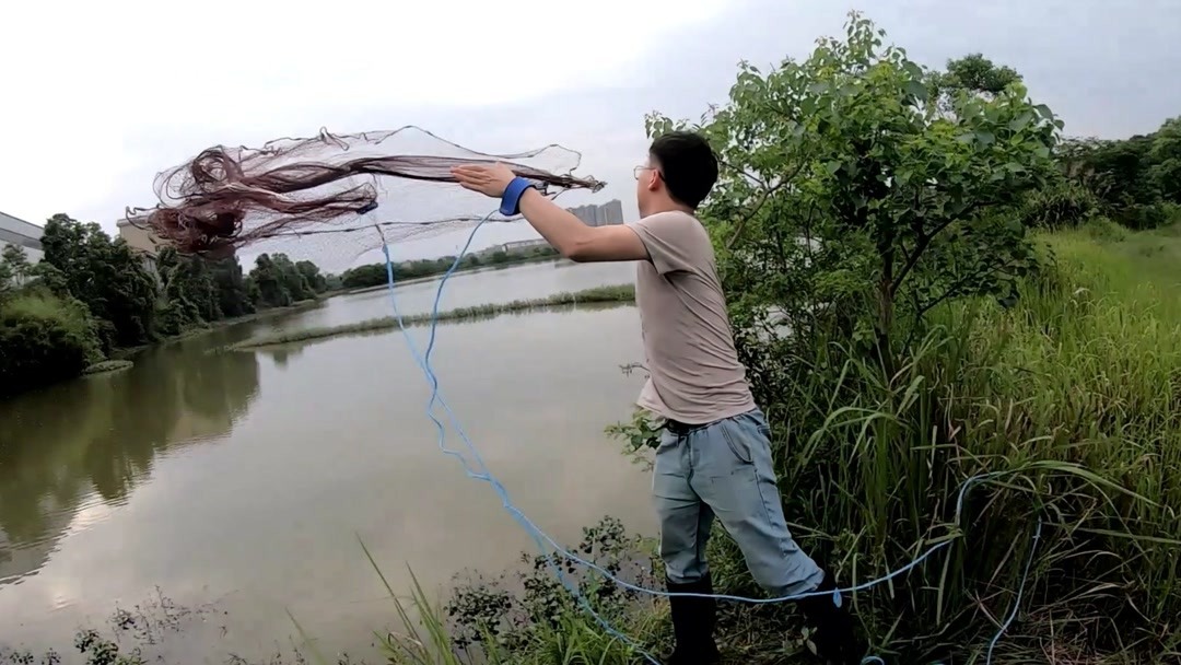 花了100多块钱买的盘式撒网,体验了撒网一秒钟解网十分钟