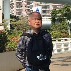 退休穷游夫妻俩 