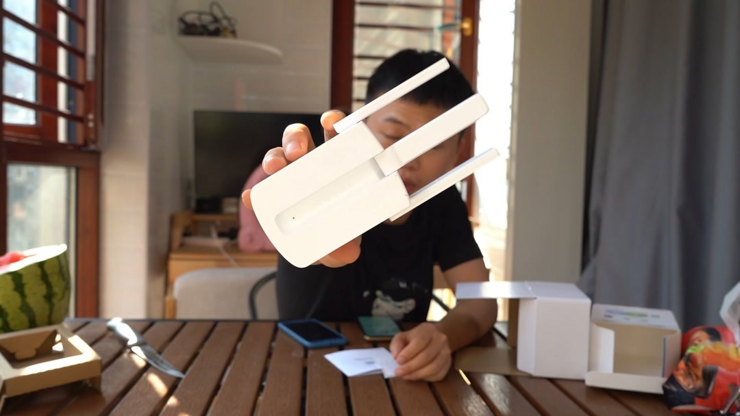 拆箱测评wifi信号拓展器,不再担心房间信号差的问题了