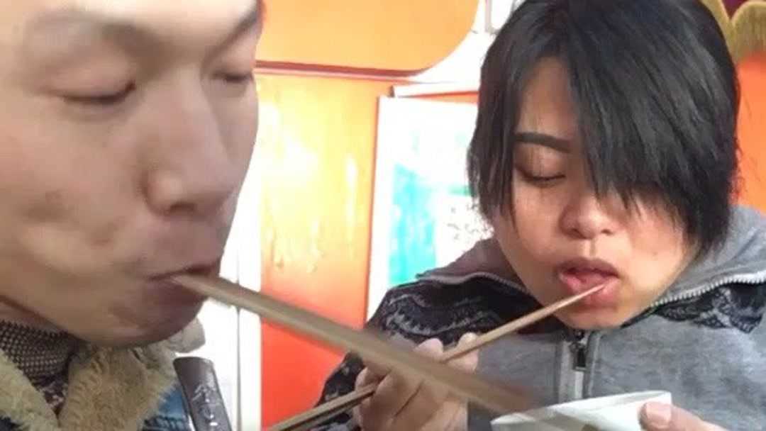 不管与你的路有多苦。我都会用我的真心和你一起走下去!