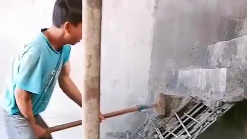 农村改造房屋,钢筋混凝土浇筑的结构,破拆非常有难度!