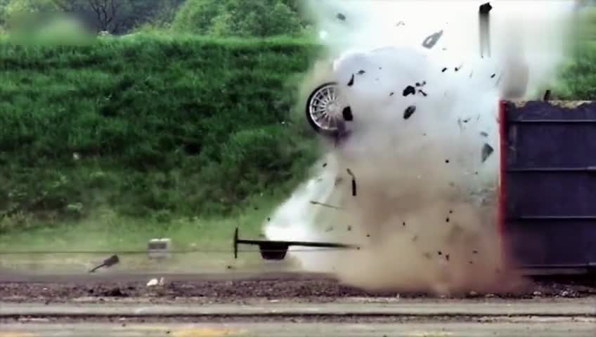 各种真实汽车的碰撞,这速度,坦克都保不住