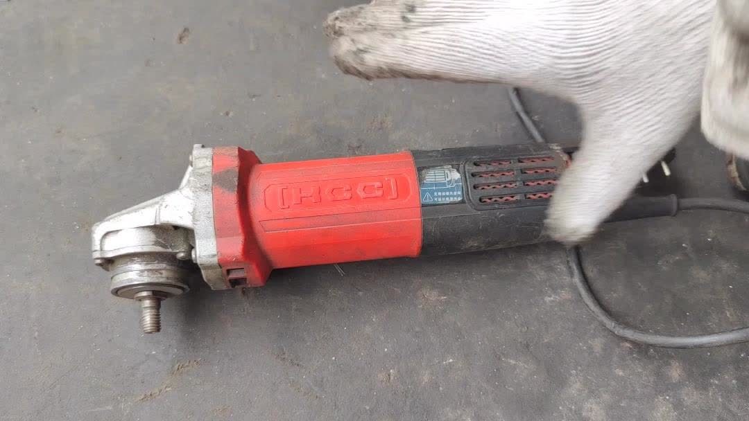 维修一台角磨机,有多少维修师傅会这样子操作呢?本应该收50元的