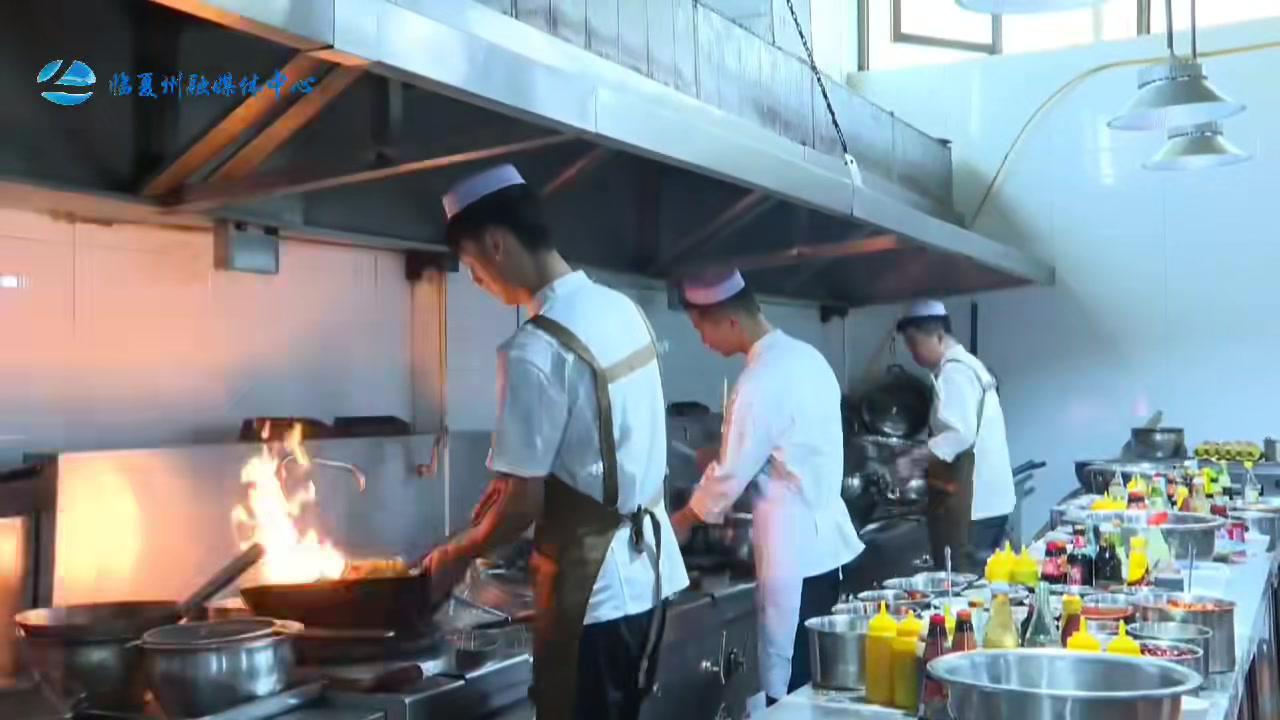 连日来,飘香美食带动着“烟火气”,为稳就业、保民生注入强劲动力,也...