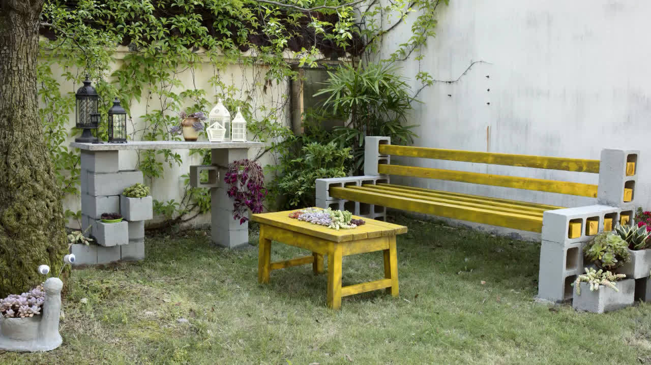 好好的桌子挖个洞,种上多肉,大家都称赞了