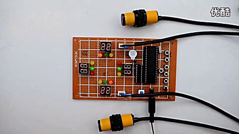 基于51单片机的智能交通灯系统设计 车流量检测 红绿灯设计 交通灯...
